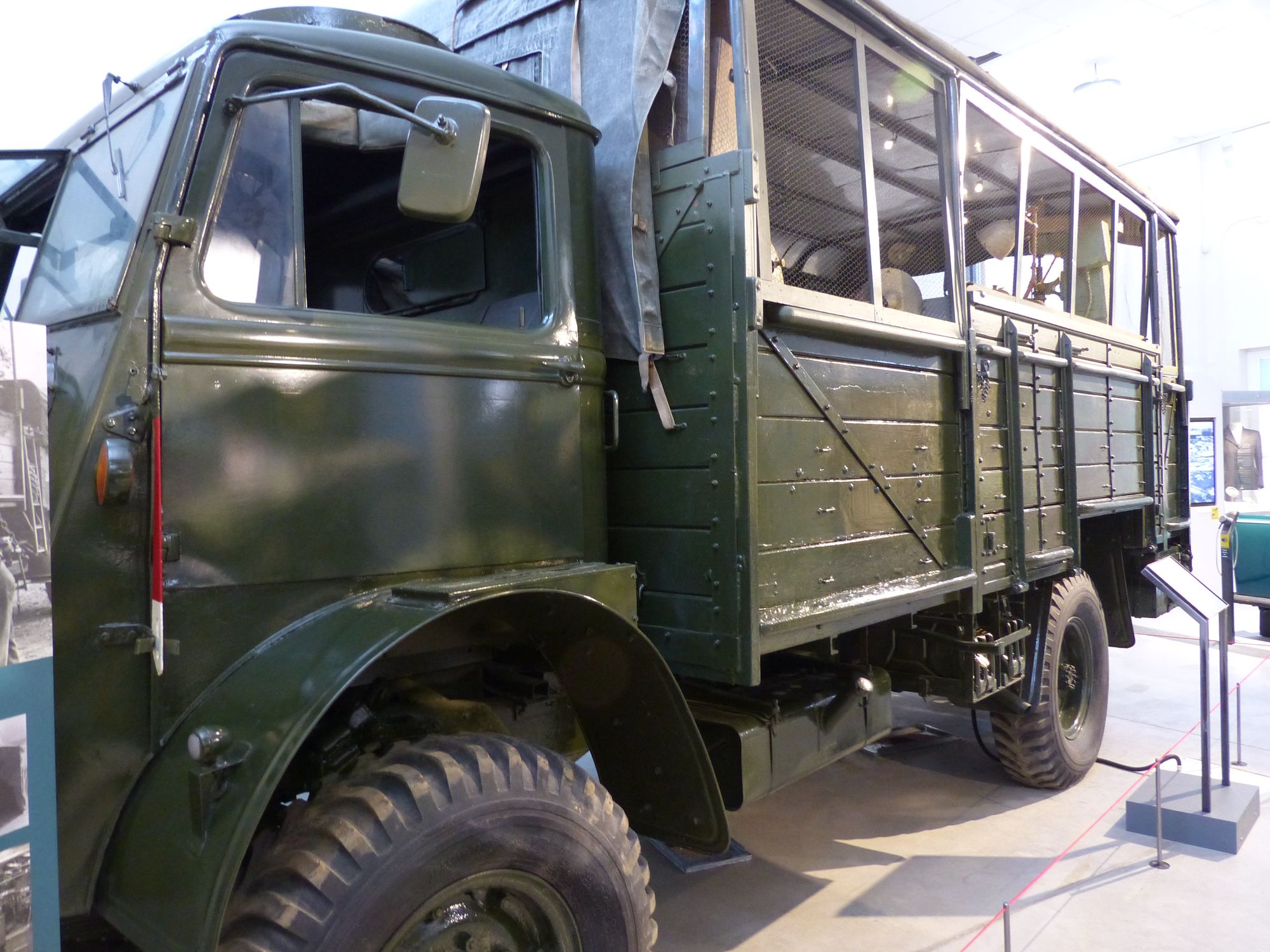 Bedford QL TYPE M Workshop Truck REME Museum :Maquetland.com:: Le monde de la maquette